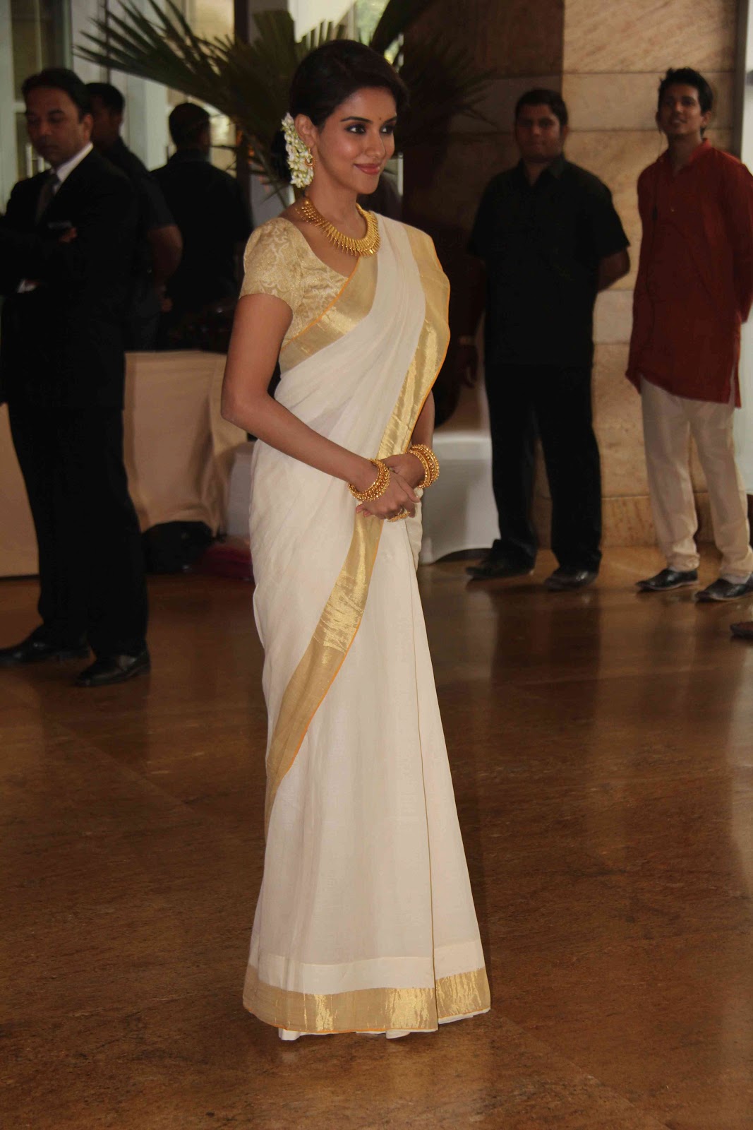 Asin Looks Gorgeous In Kerala Traditional White Saree At Riteish ...