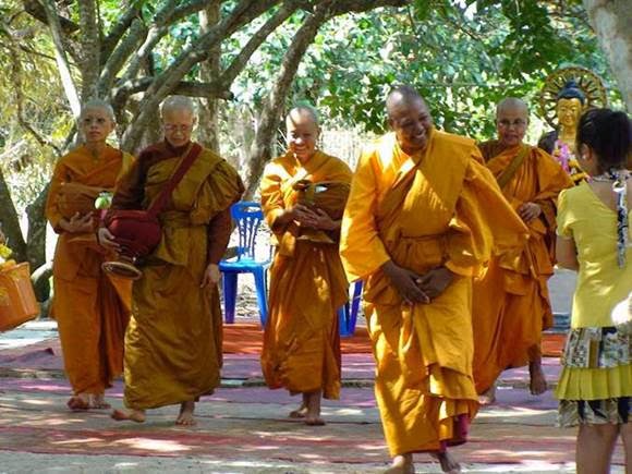 Sakyadhita: Awakening Buddhist Women: The Bhikkhuni Revolution ...