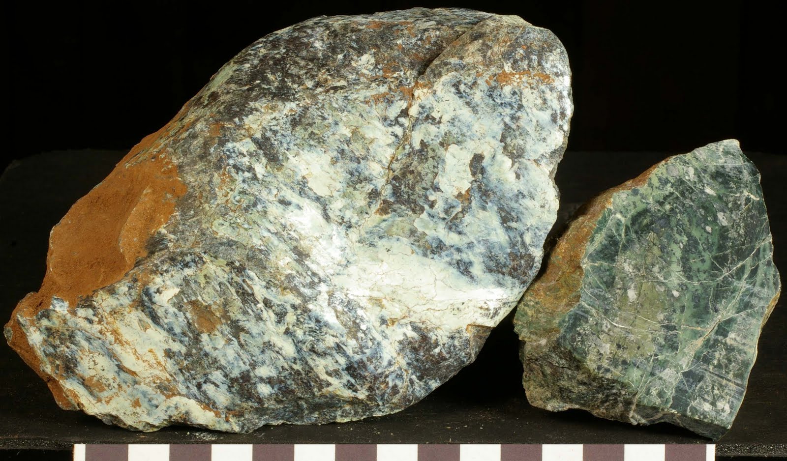 Peridotites: Peridotite in advanced stage of serpentinization - Onion ...