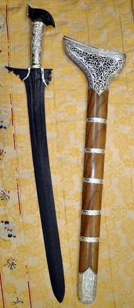 rouh adi: Senjata pilihan..angan-angan nk sundang!!!