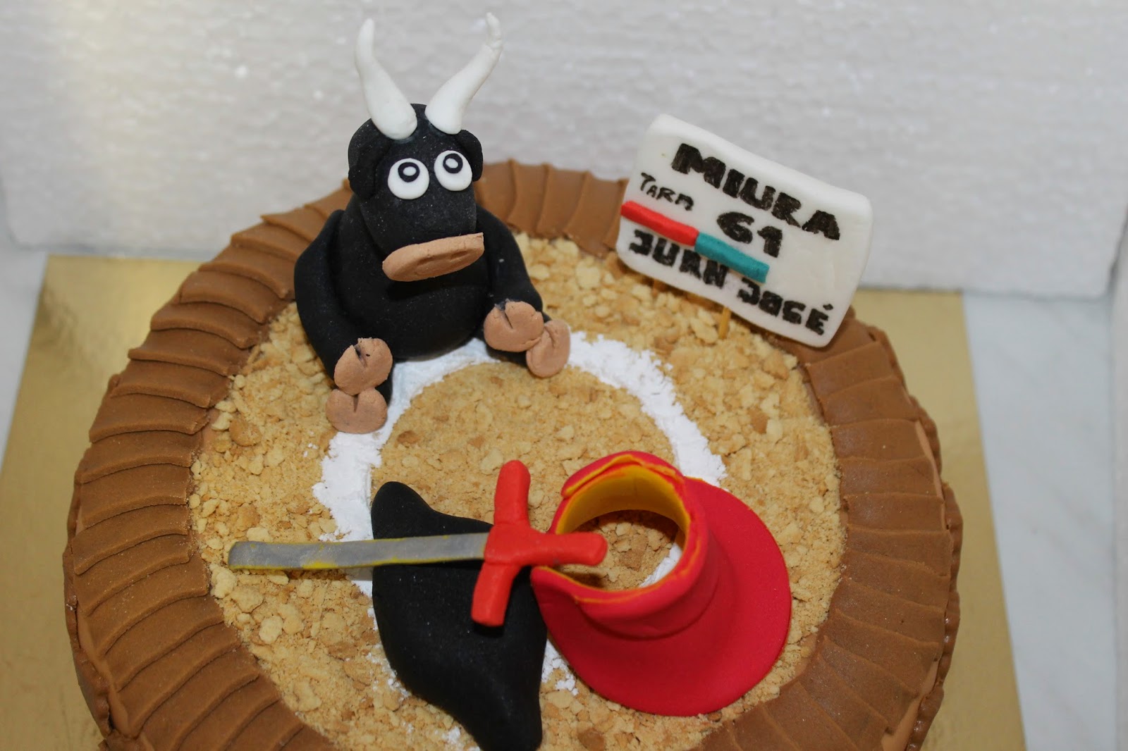 Vanessa y sus dulces. : Vanessa y sus dulces.Tarta plaza de toros.