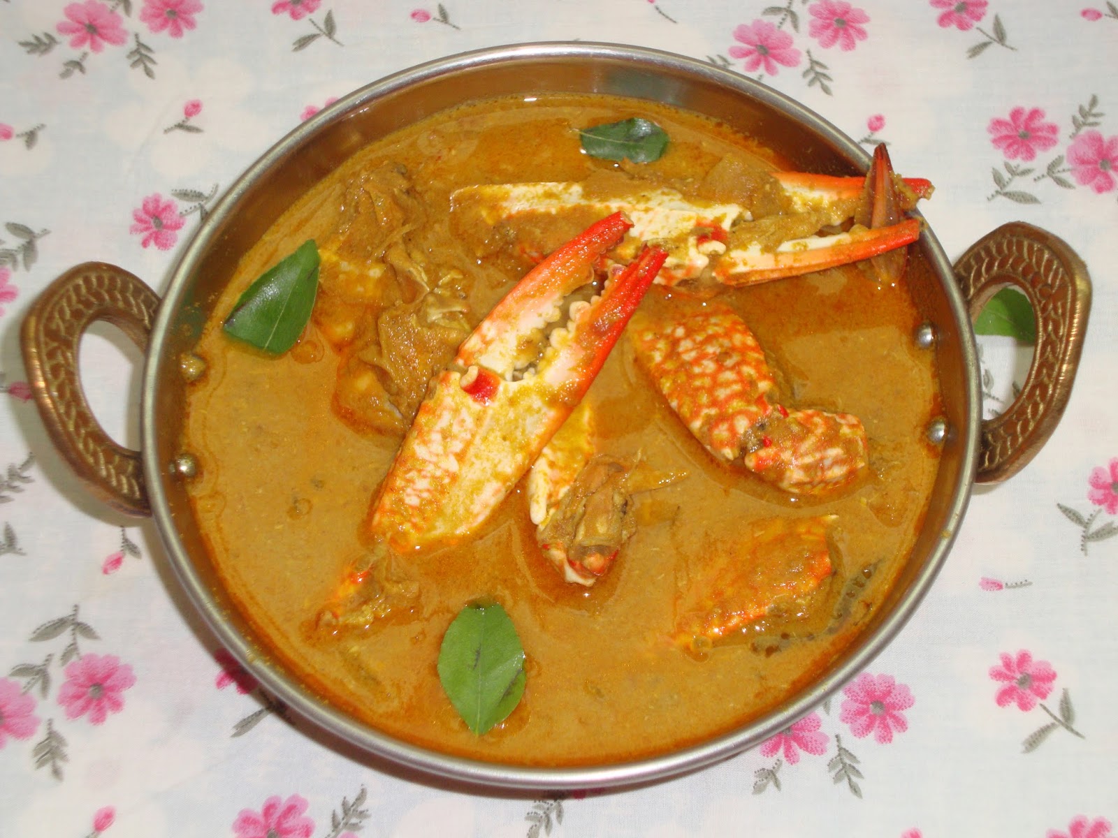 Poornima's Cook Book: Crab Curry / Nandu Kulambu / South Indian Crab Curry