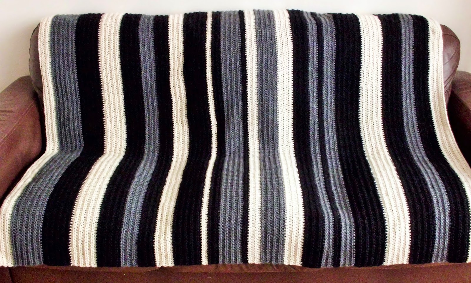 Great Balls of Wool: Ta dah!!! The giant crochet blanket is finished.....