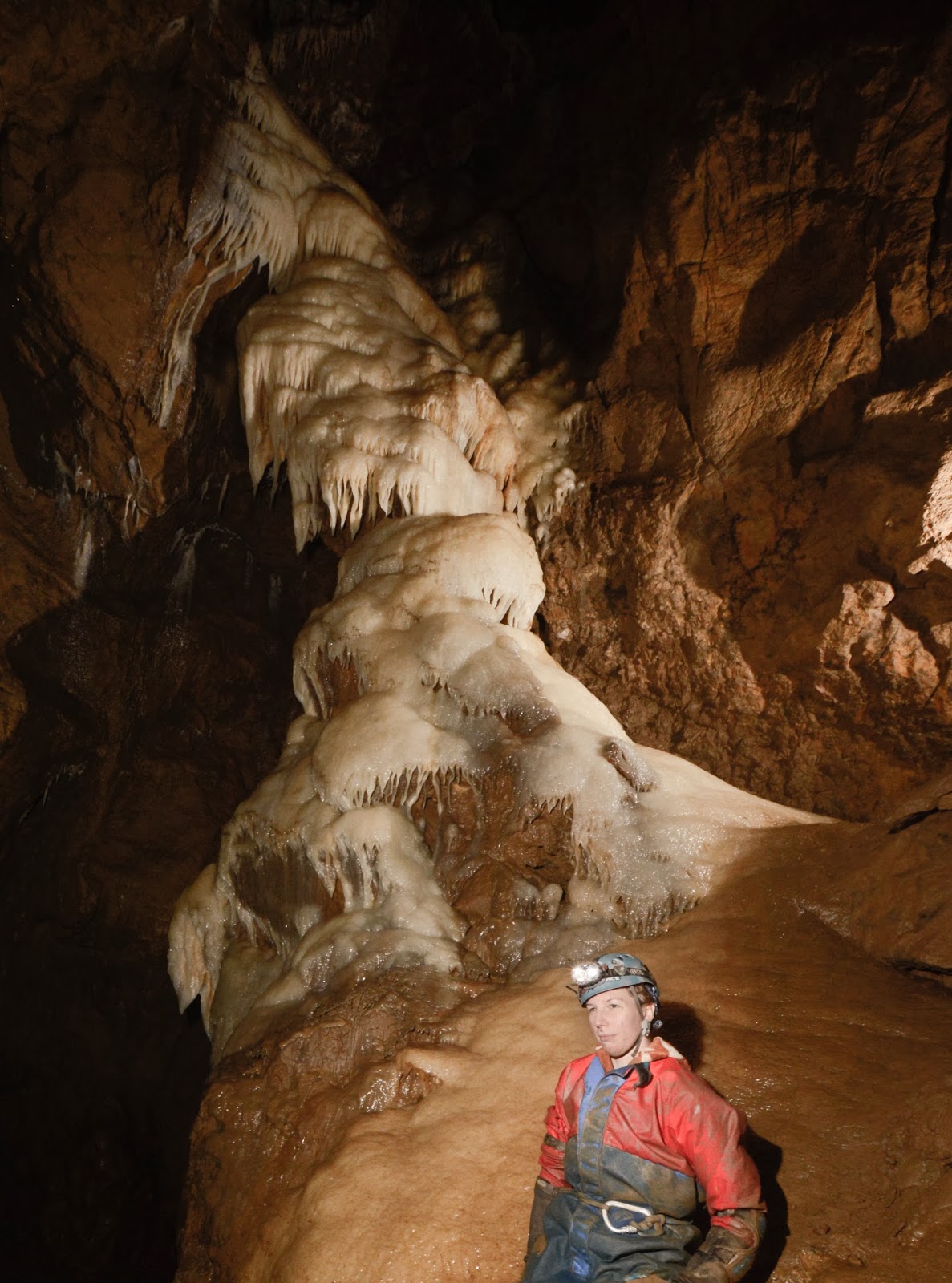 Dudley Caving Club: A trip to Neil Moss Chamber Peak Cavern