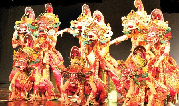 Banyuwanginesia: Tari Bedoyo Wulandaru Juara Umum FKT Jatim