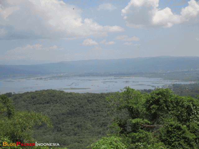 Menikmati Pesona Rawa Pening dari Goa Rong View Tlogo Tuntang ...