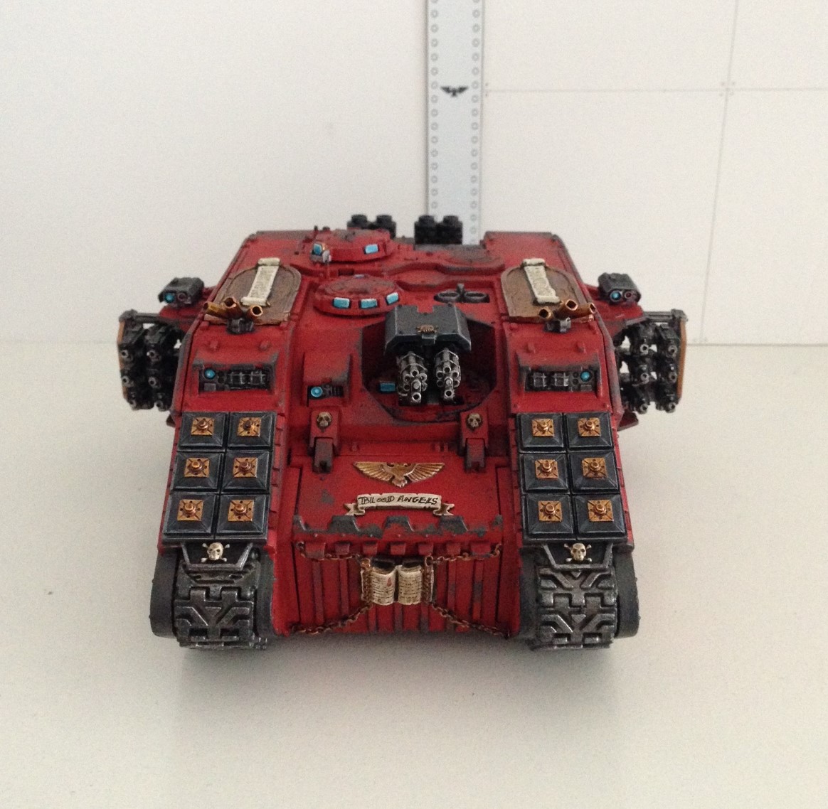 Segmentum Solar: Land Raider Crusader Blood Angels.
