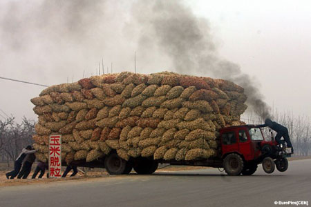 Top 10 Overloaded Trucks - The World Of Photography
