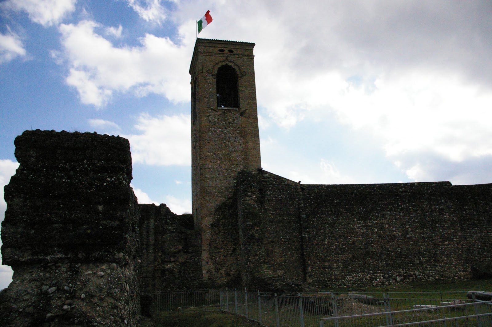 Emilia Misteriosa: EMILIA MISTERIOSA ALLA SCOPERTA DEL CASTELLO E DELLA ...