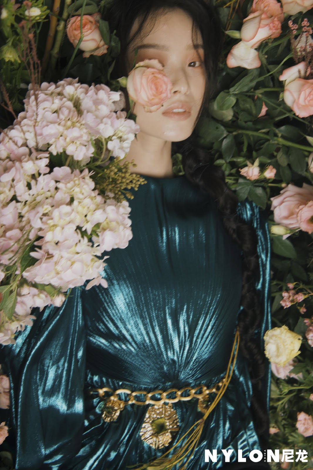 China Entertainment News: Ni Ni poses for photo shoot