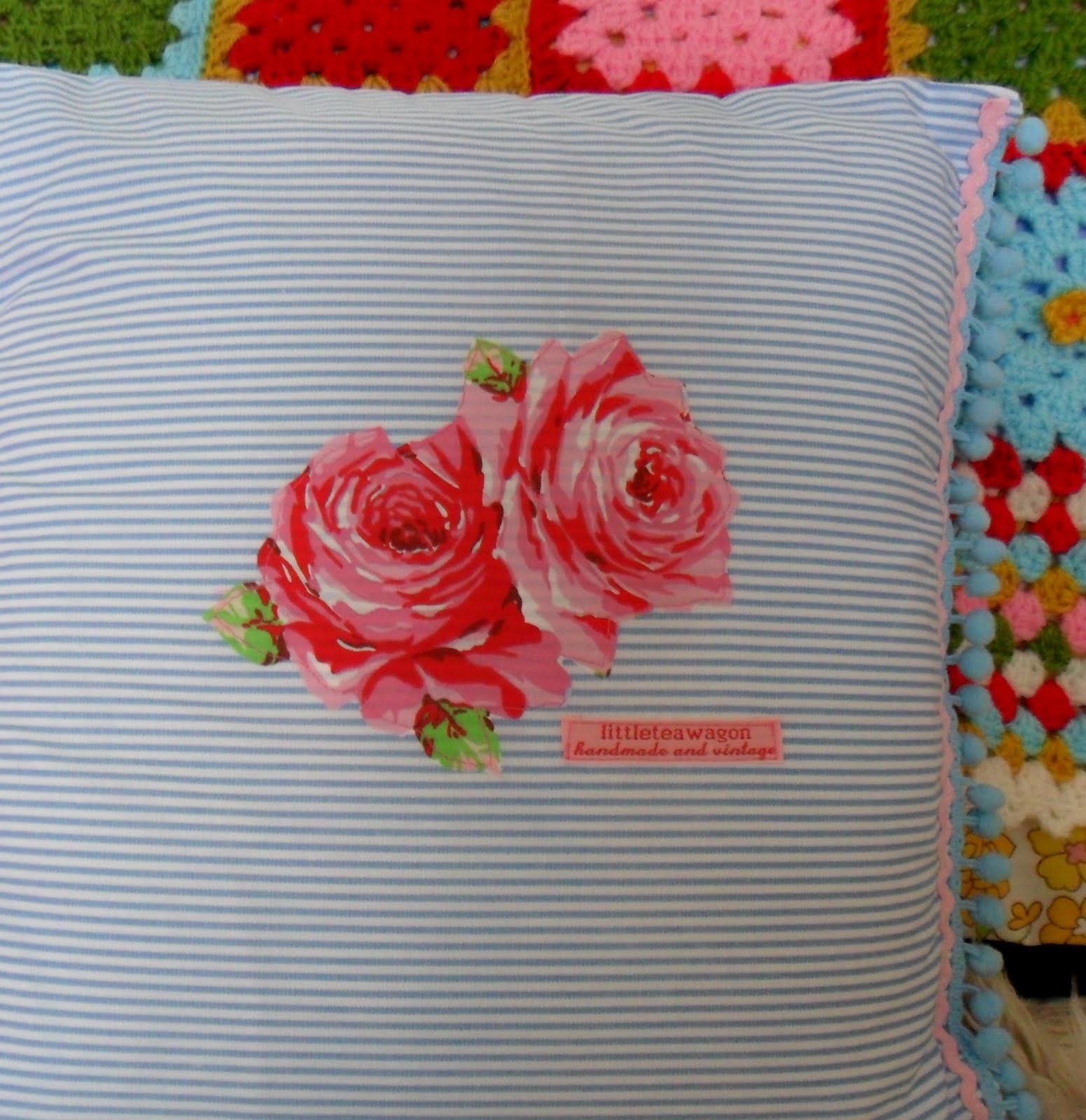 Teawagontales: Rose Cushion Tutorial.....