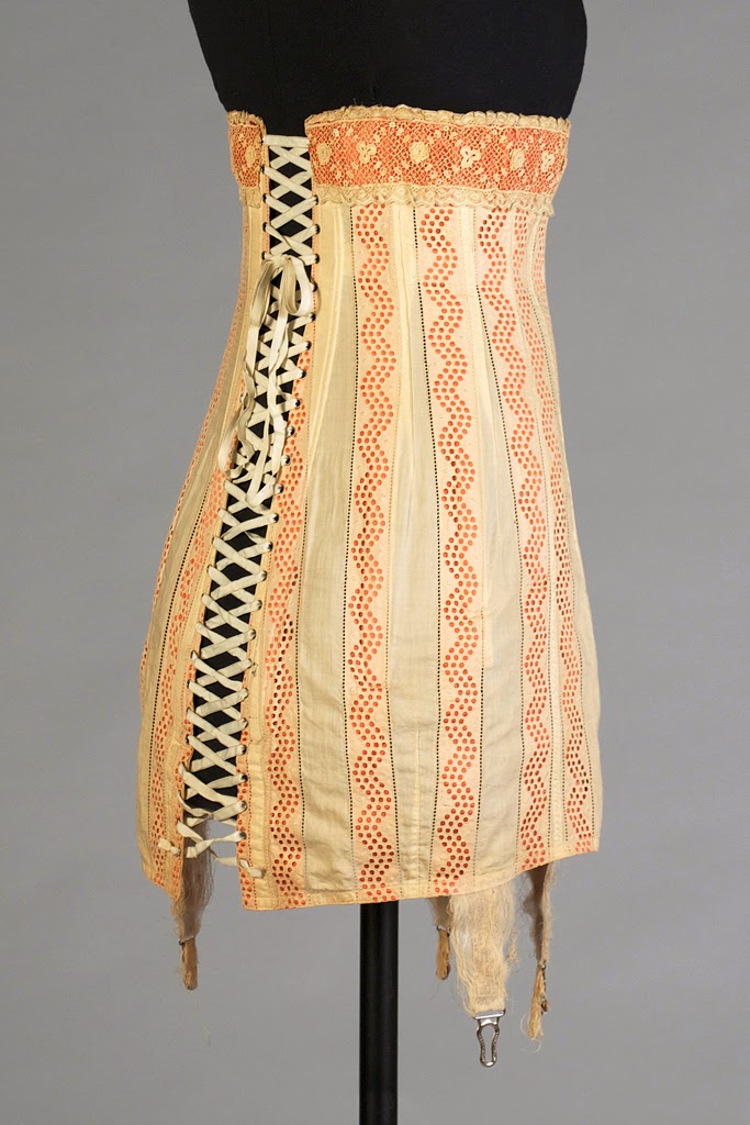 Bridges on the Body: a teens corset from a single pattern piece