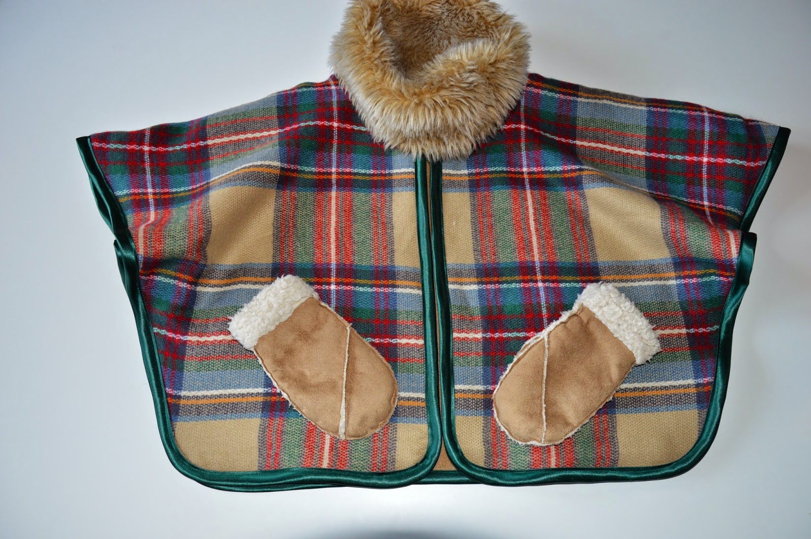 Pequeña Fashionista: Tutorial: Capa reversible viveada