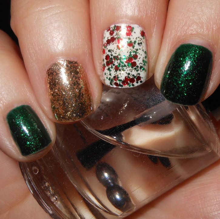 Imperfectly Painted: Happy Christmas Mani!
