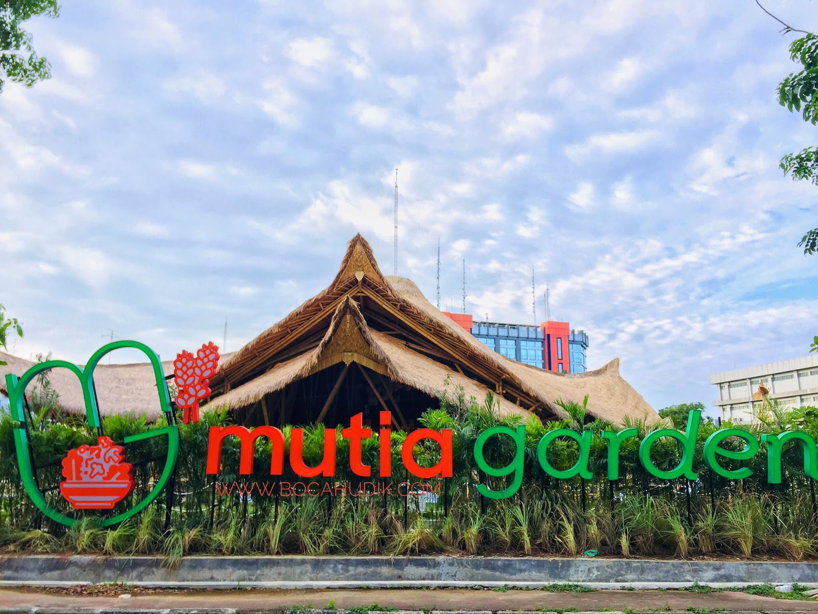 Food Blogger Medan: Mutia Garden, Resto Ramah Lingkungan Bertabur Aneka ...