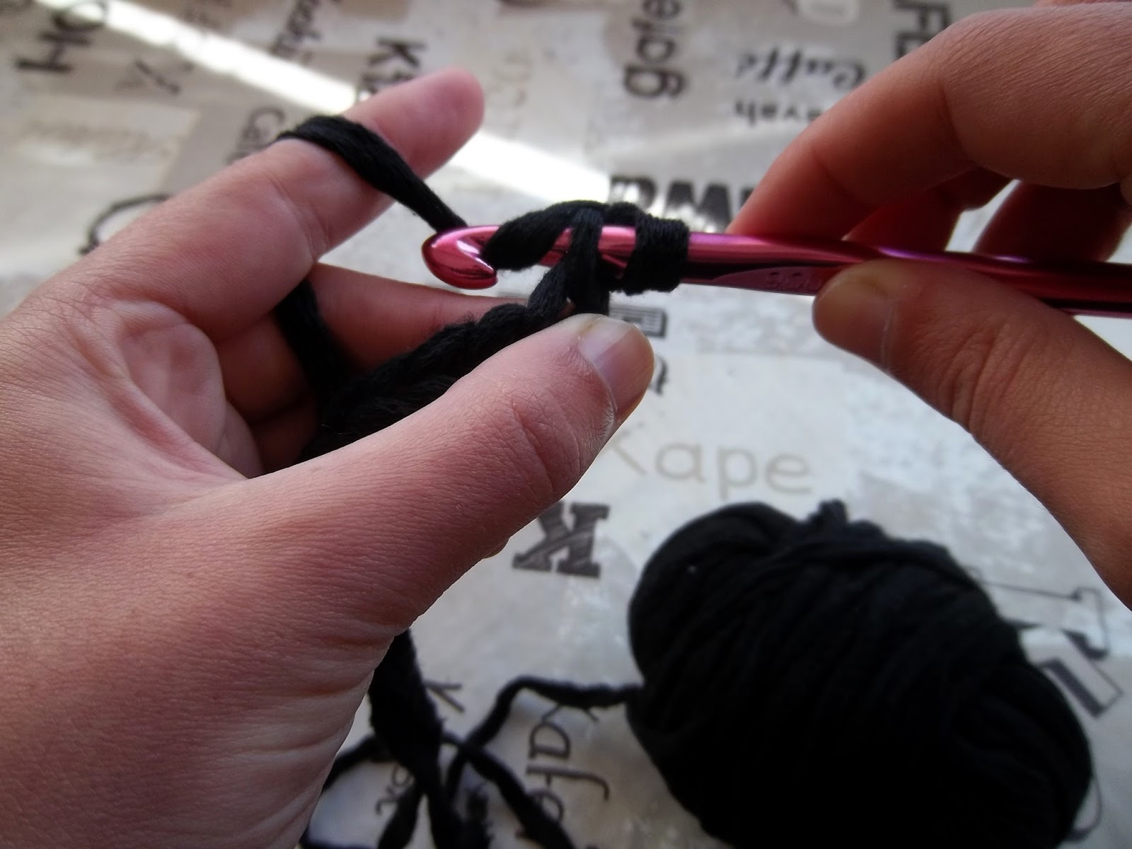 WillowSeed: How to Crochet: Making a Single Crochet Stitch