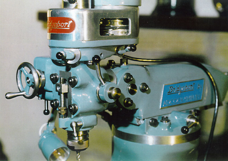 Miniature Bridgeport milling machine - World Of Technology
