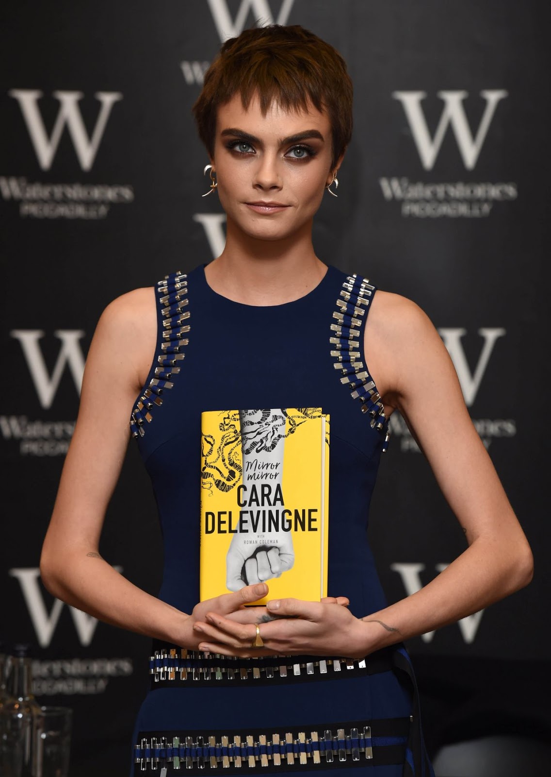 Reseña: Mirror, Mirror - Cara Delevingne y Rowan Coleman - Dream ...