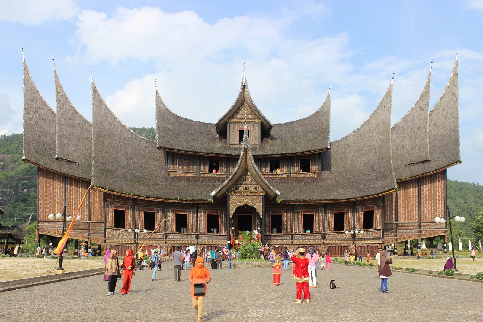 Istana Pagaruyung Tempat Bersejarah Sumatera Barat
