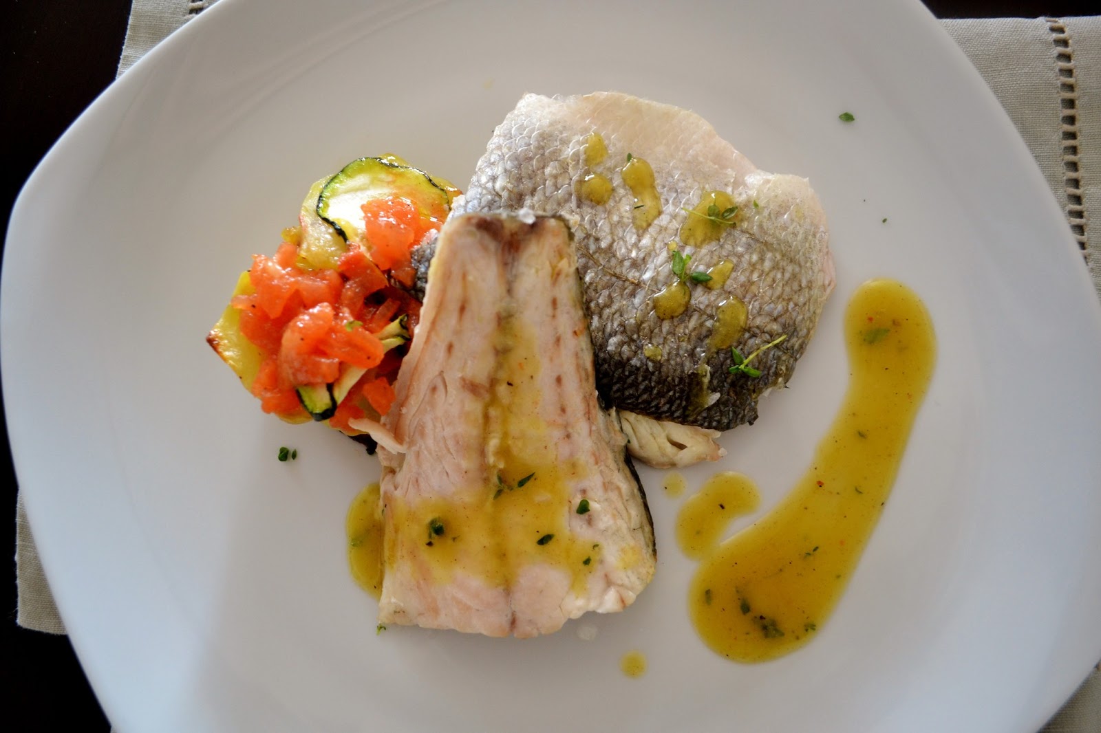 Filetto di branzino al sale con tortino di verdure, concassè di ...