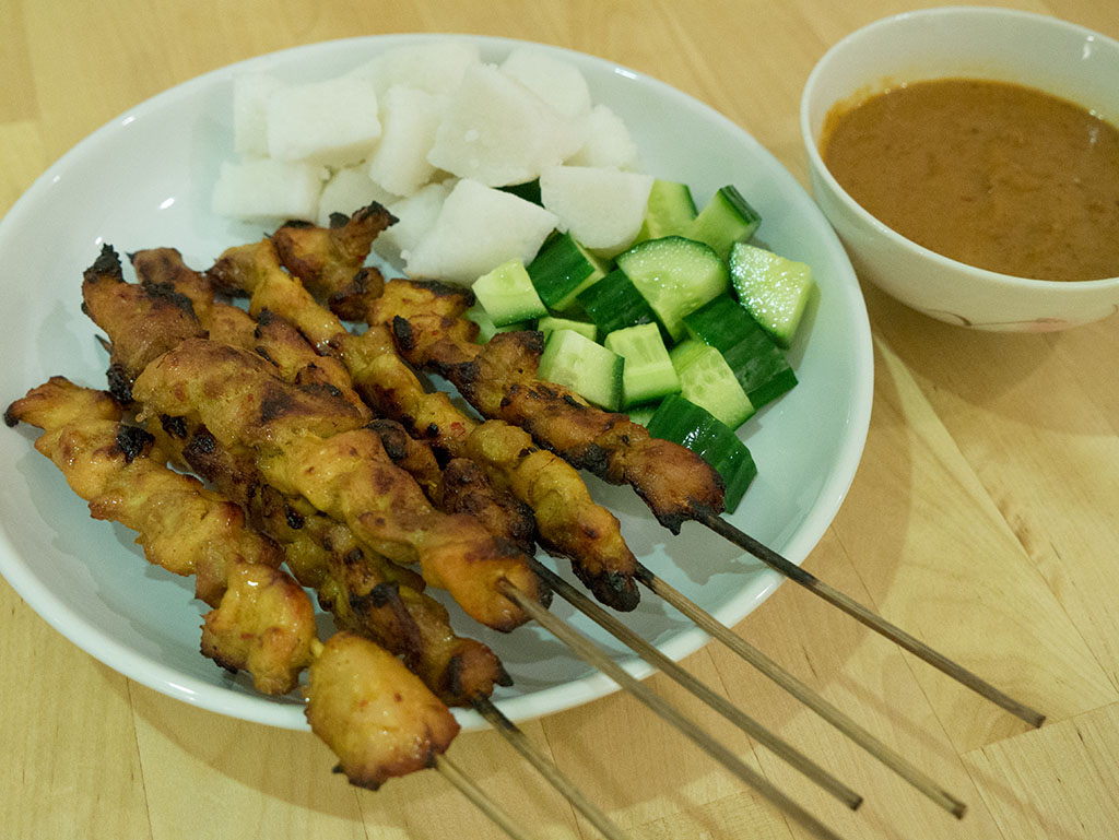 Purple bowl: Easy homemade chicken satay recipe
