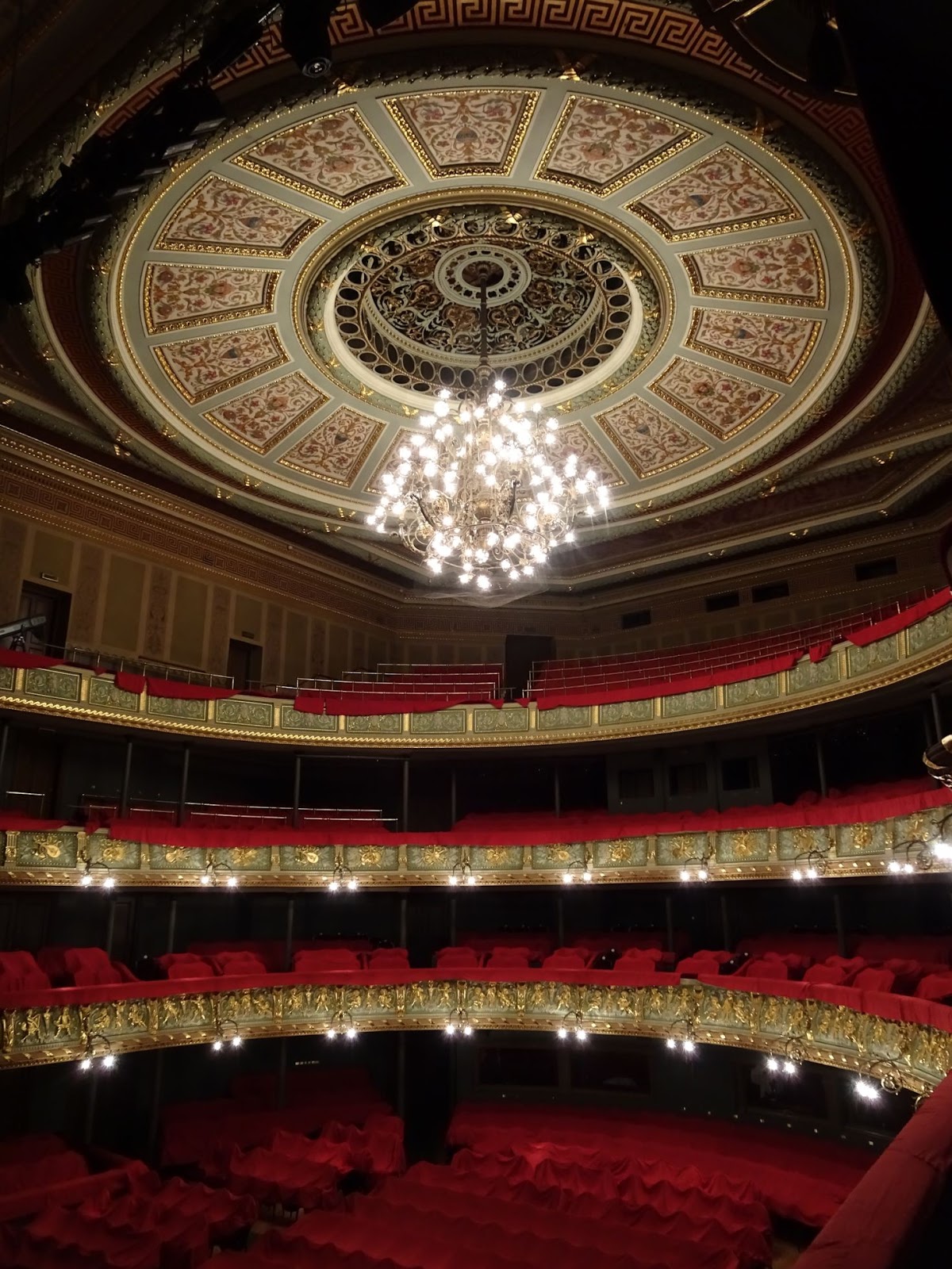 Femme au foyer: Backstage at the Latvian National Opera