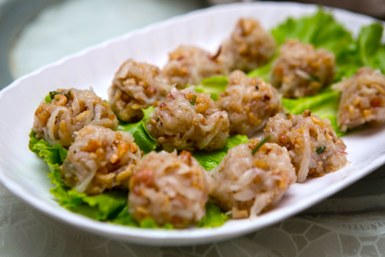 Gastronaut: The Jumping Table -- Hakka Legacies