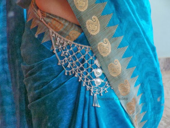 How to Wear a Waist Chain with Saree - Happiest Ladies