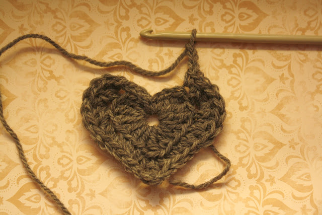 How To Crochet a Heart: {crochet} A Heart
