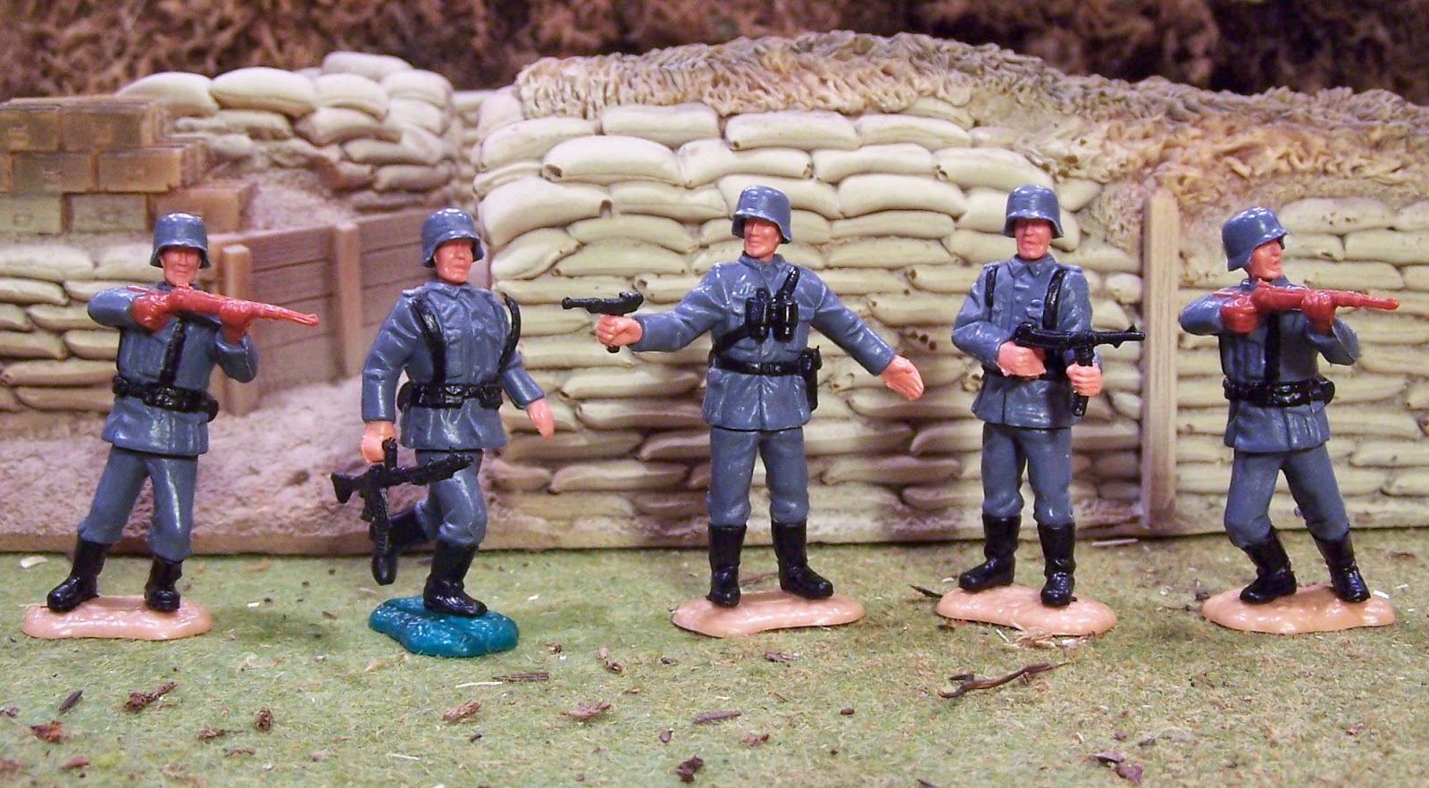 WWII Plastic Toy Soldiers: Timpo Swoppets - Toy Soldiers