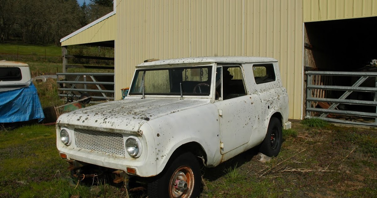 OLD PARKED CARS.: 1966 International Scout.