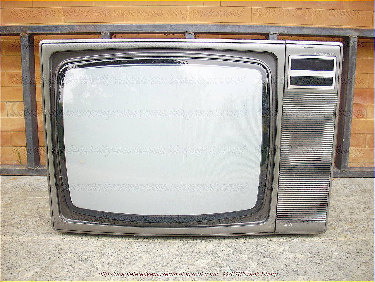 Obsolete Technology Tellye !: TOSHIBA COLOR TV MODEL N. C2295T1 YEAR 1980.