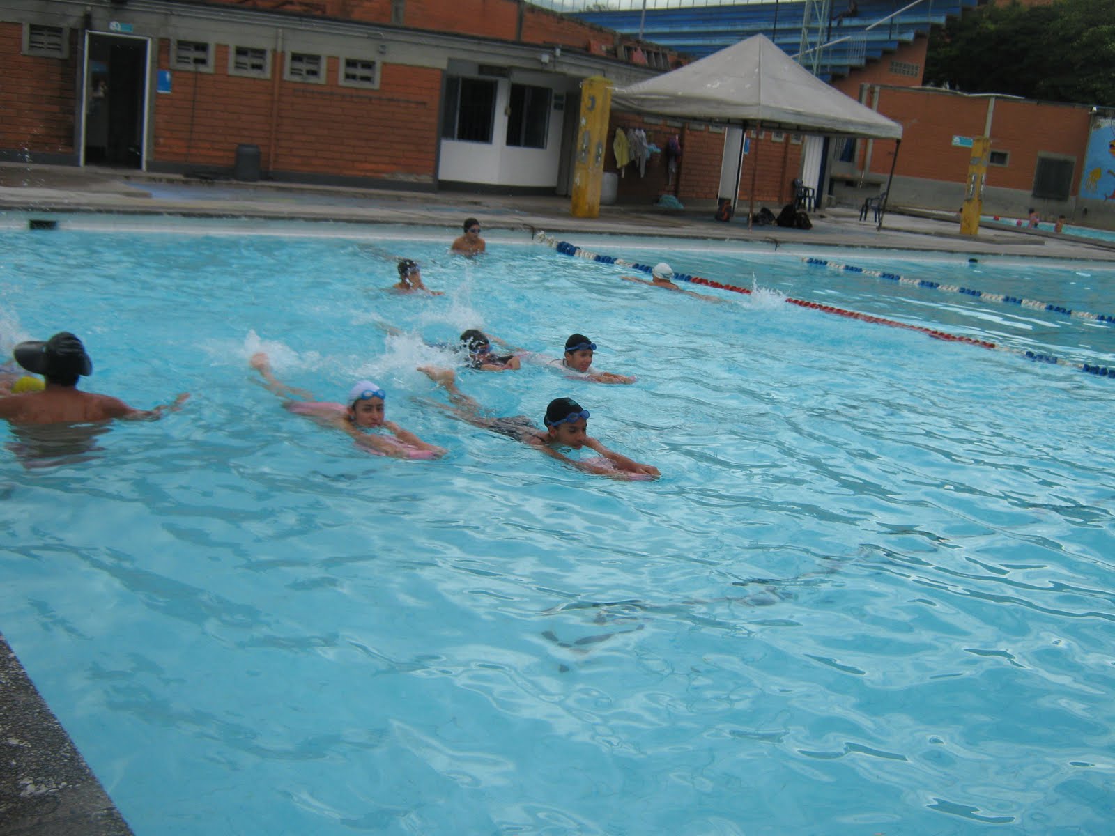 lili y nia: NATACION INFANTIL