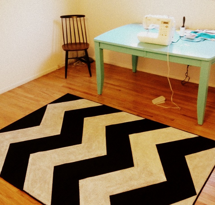 Just A Smidge: Sunday DIY Chevron Rug