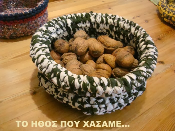 TΟ ΗΘΟΣ ΠΟΥ ΧΑΣΑΜΕ...: Καλαθάκια από κουρέλια...