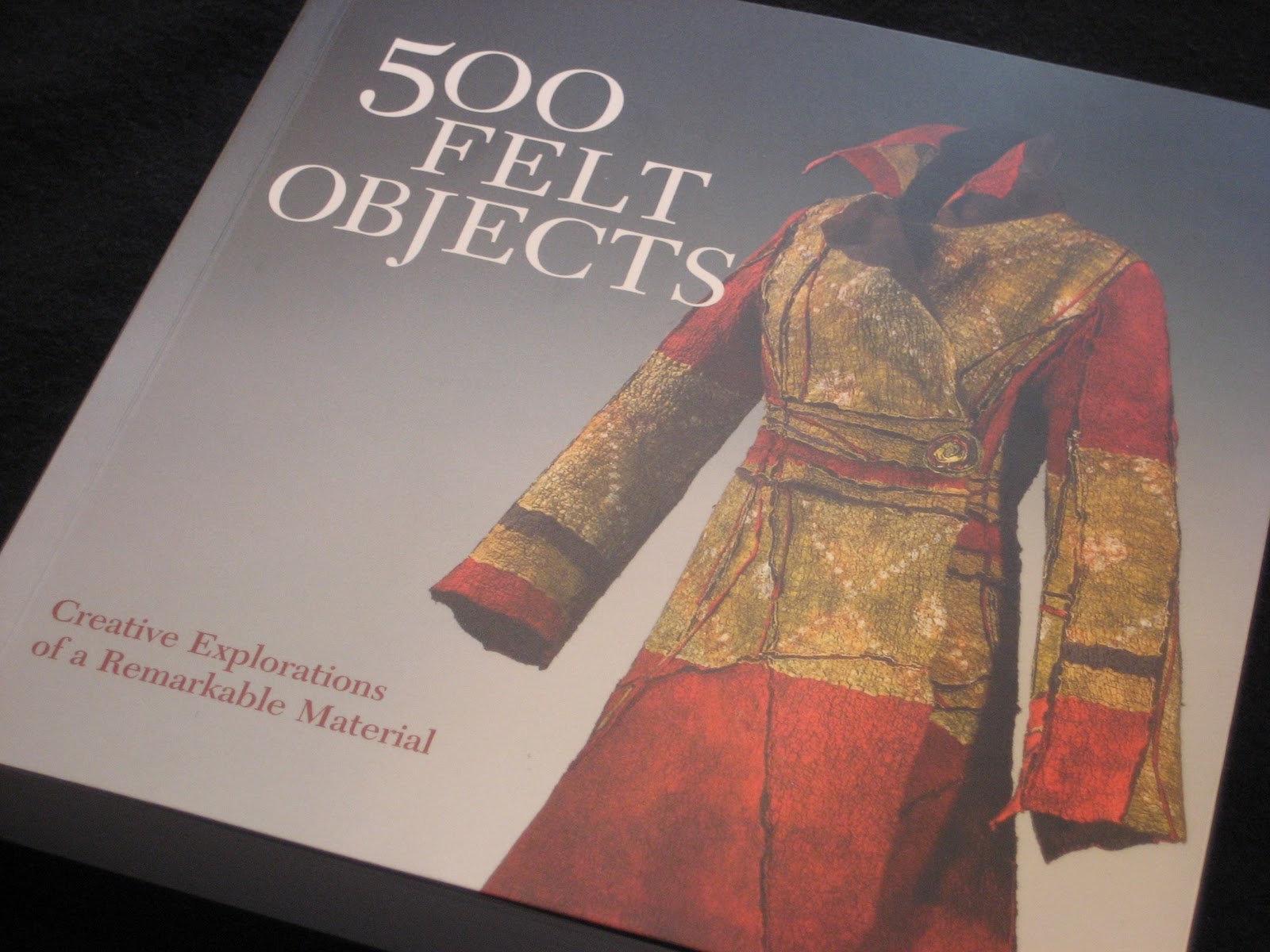 FILZ-T-RAUM und HERZENSDINGE: 500 FELT OBJECTS IST ERSCHIENEN ....