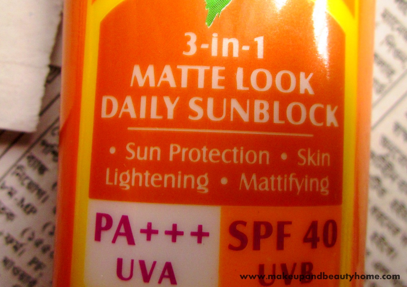 Lotus Herbals Safe Sun 3 In One Matte Look Daily Sunblock with SPF 40 ...