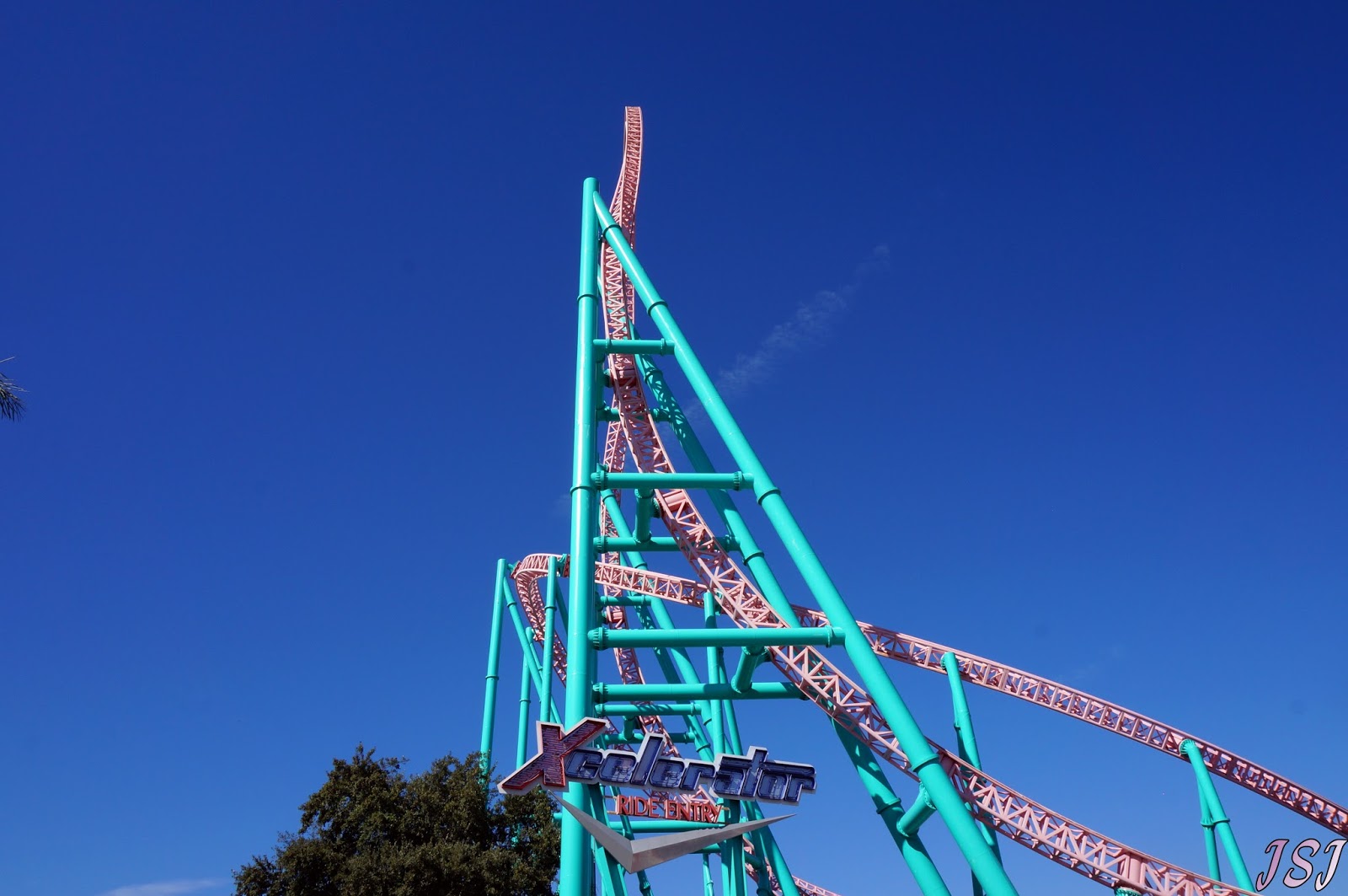 InSanity lurks Inside: Park Review - Knott's Berry Farm