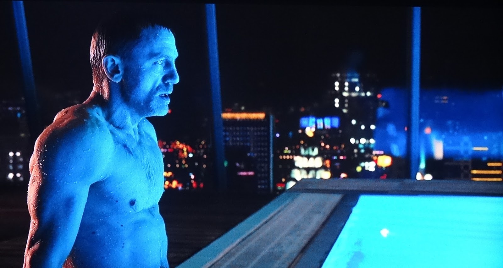 007 Filming location: Swimming pool in Shanghai, China / Skyfall (2012 ...