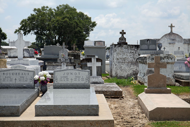 Southern Lagniappe: Rayne, Louisiana: The Frog Capital of the World