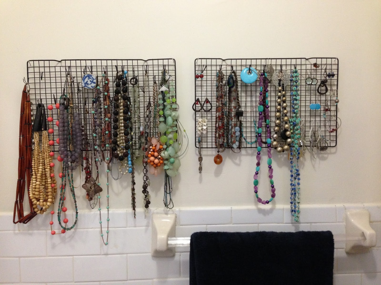 yellowfish: Easy Homemade Hanging Jewelry Rack (repost)