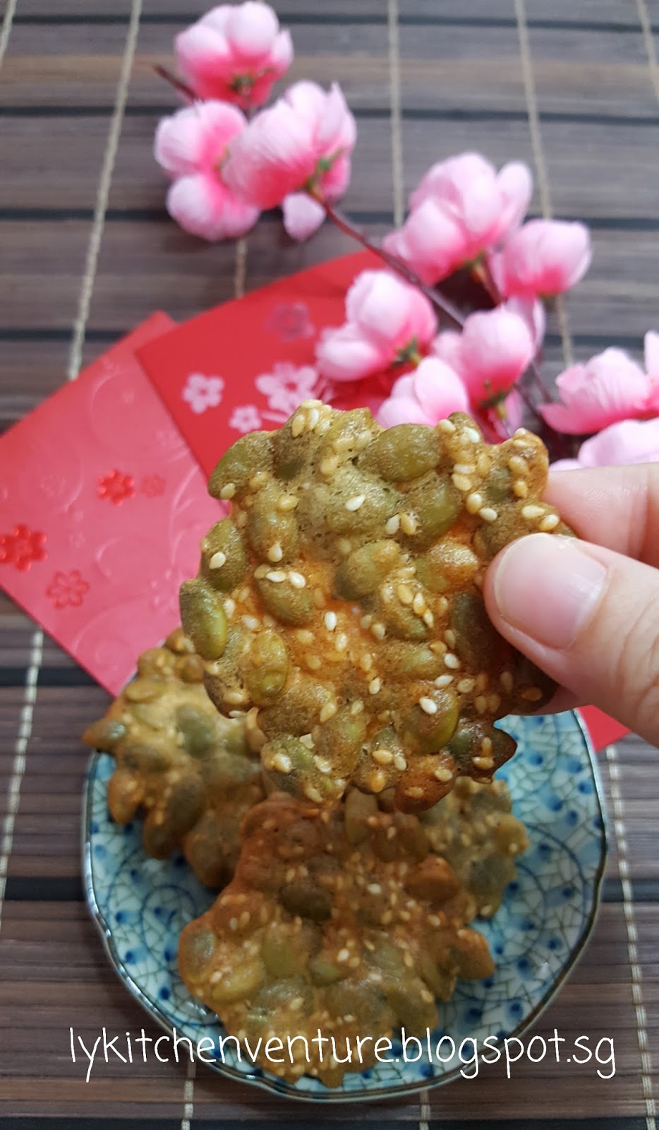 LY's Kitchen Ventures: Sesame Pumpkin Crisps