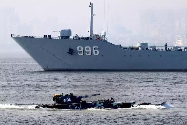 China Defense Blog: Photo of the day: PLAN Marine's ZTQ15 105mm Light Tank