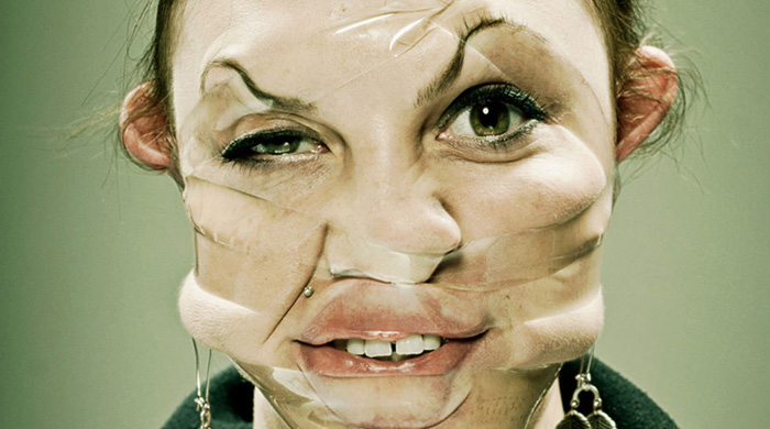 Retratos hilarantes de personas deformadas por cinta adhesiva - Artemodern