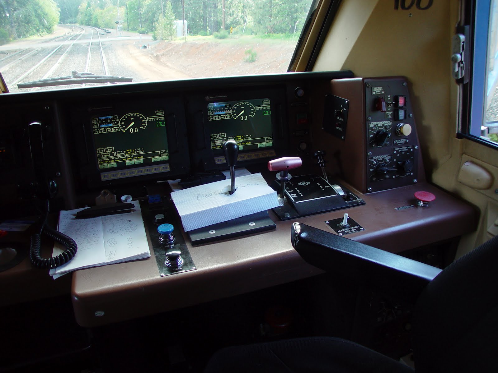 Milepost 154: A Train Blog: Inside an Amtrak GE P42DC Locomotive