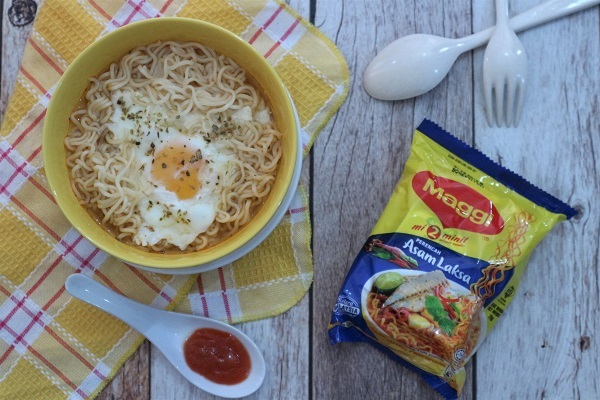 Nyobain Mie Maggi Asam Laksa Halal Malaysia - food n woman @nitalanaf