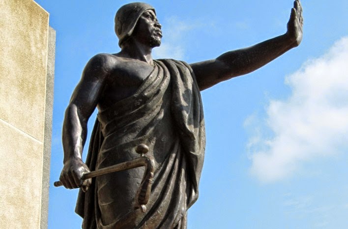 L'ARMOIRE DE YAÏVI: DISCOURS D'ADIEU DE BEHANZIN.