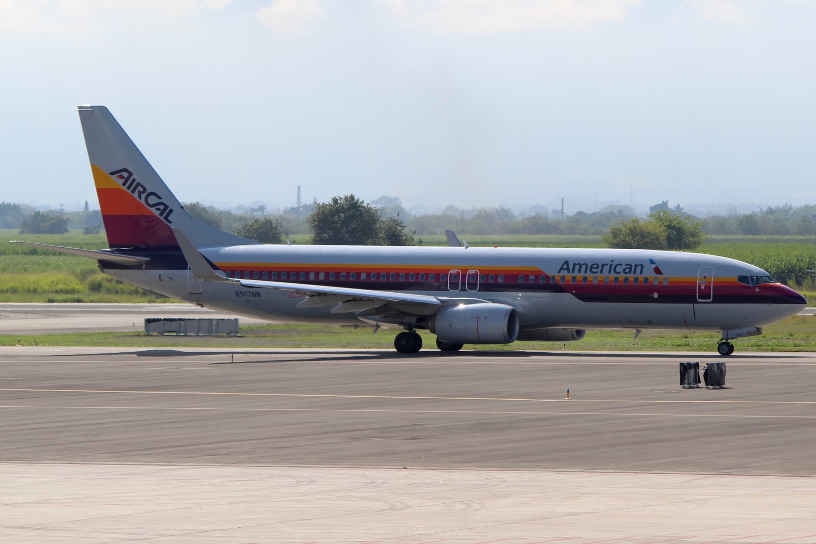 SPOTTING EN SKCL / CLO: BOEING 737-823 AMERICAN AIRLINES "AIRCAL" RETRO ...
