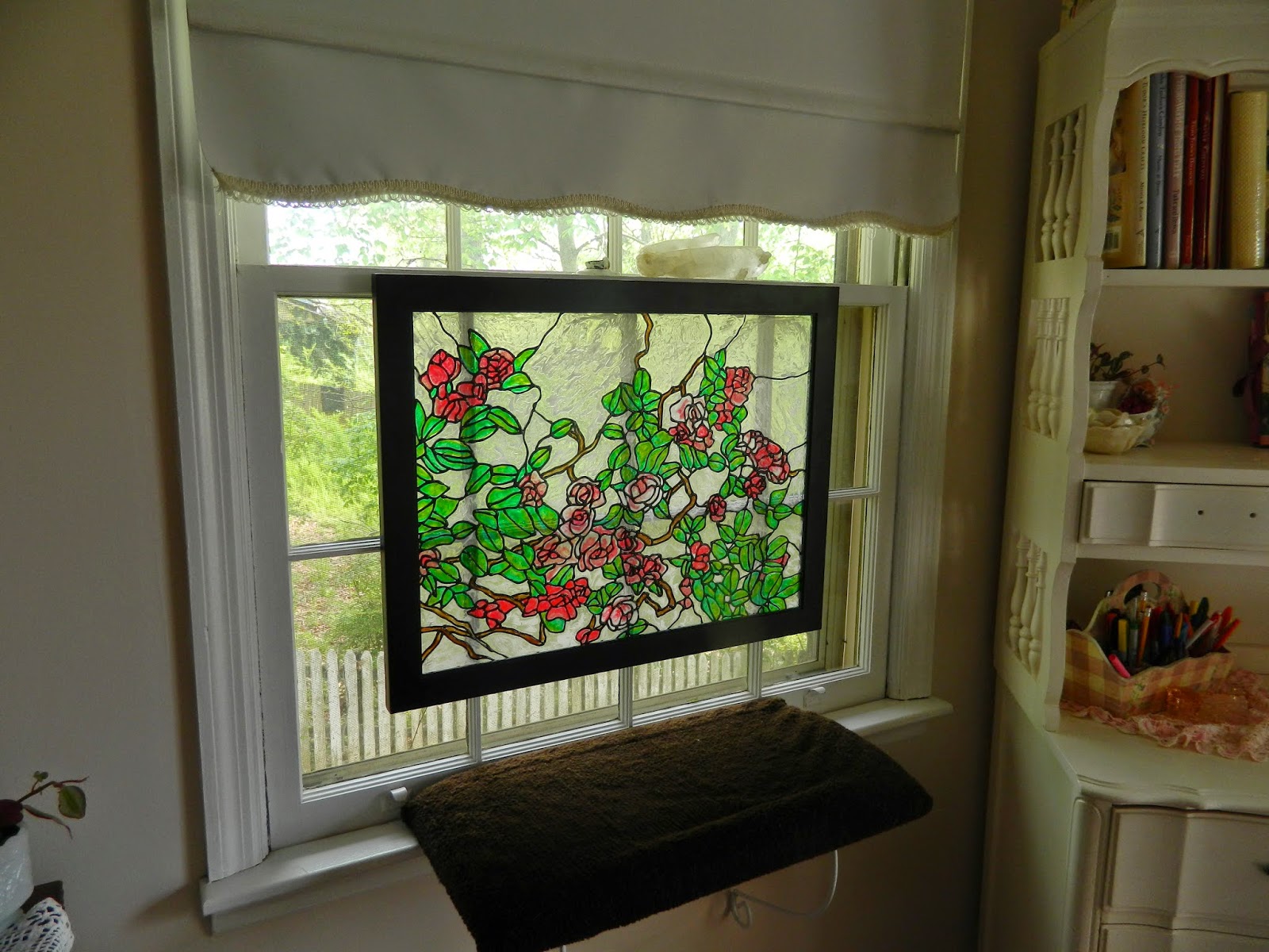 The Handmade Homemaker: Foe Stained Glass Rose Window