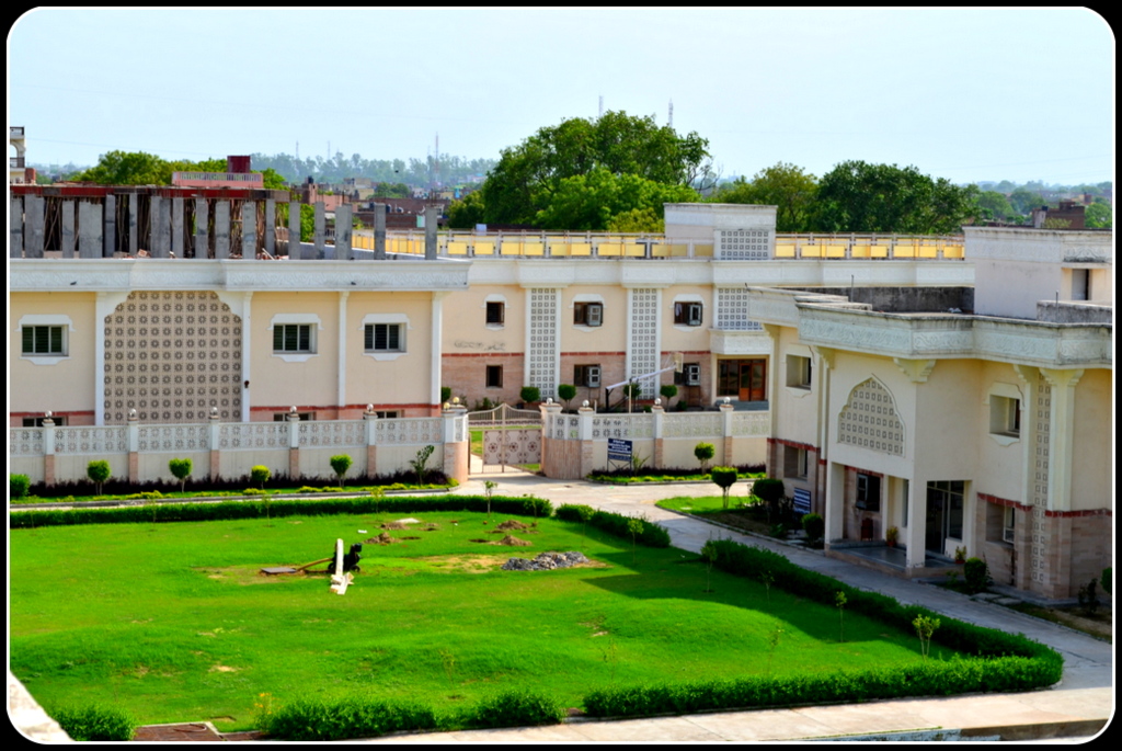 Al Barkaat Art Gallery: July 2012